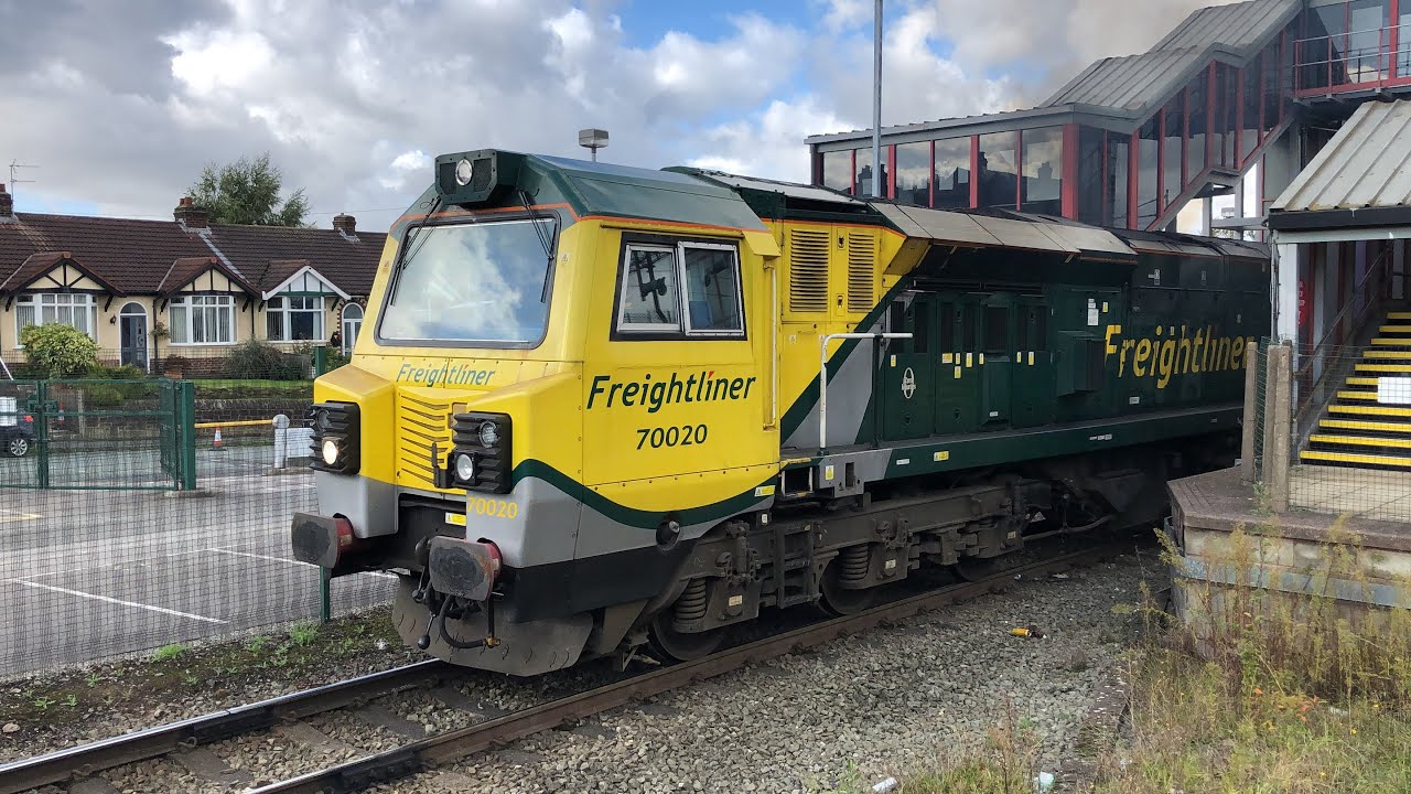 Freightliner 70020 on a bin train and services at Runcorn (7/10/20 ...