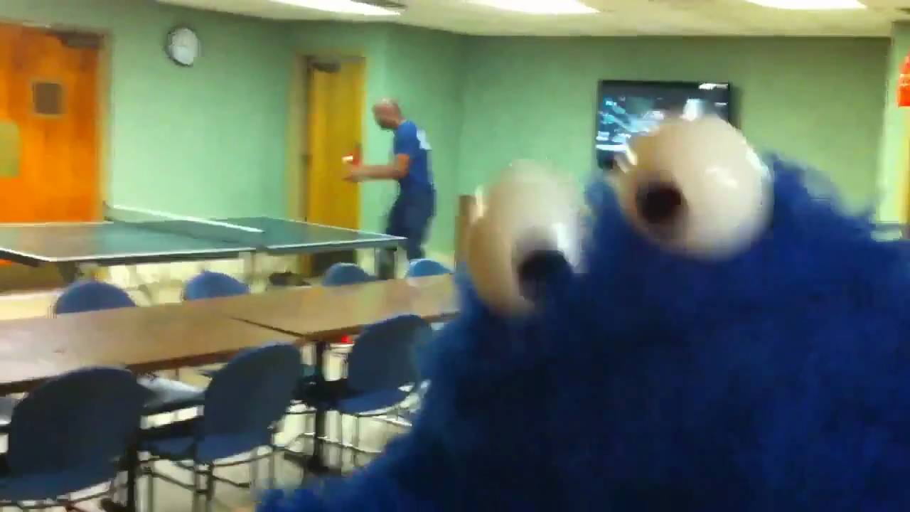 Cookie Monster @ work - YouTube