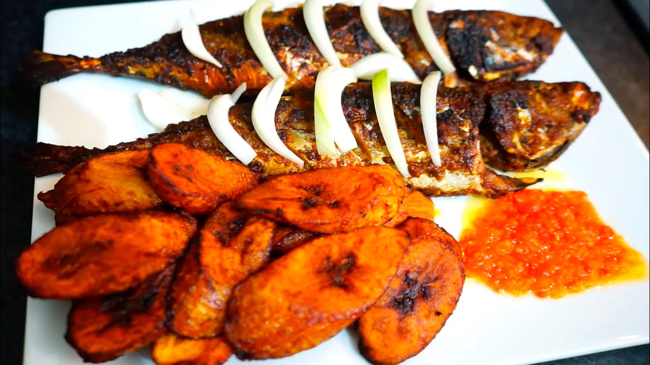 THOMSON FISH WITH PLANTAIN | HOW TO CLEAN & COOK THOMSON FISH | COOK ...