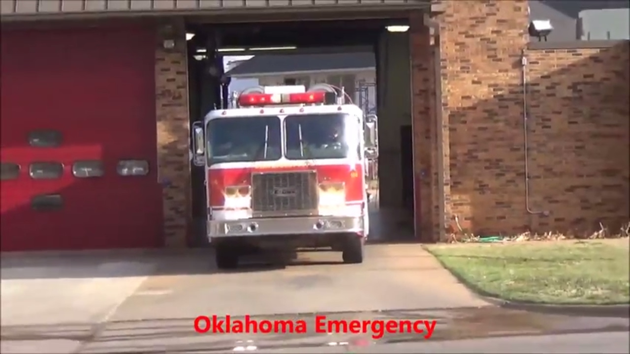 Oklahoma City Reserve Engine 15 responding - YouTube