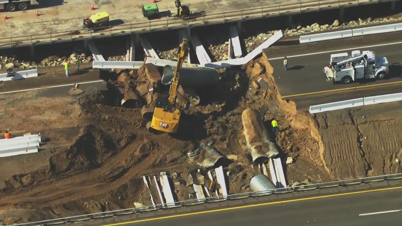 Flash flood destroys section of 10 Freeway near AZ-CA border - YouTube