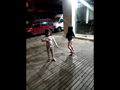 Çılgın kızlar gece dansı