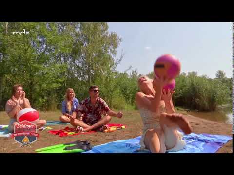Julia Lindholm upskirt - Schlagerlagerfeuer-Die Strandparty 14.08.2020