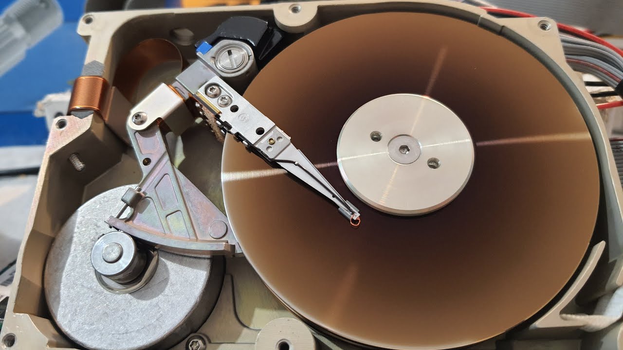 Taking a closer look at the Seagate ST157-A - YouTube