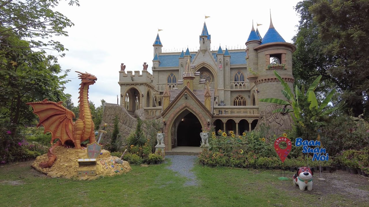 [4K] Walking Tour of Hobbit House, Khao Yai with Lunch at Baan Mai Chay ...