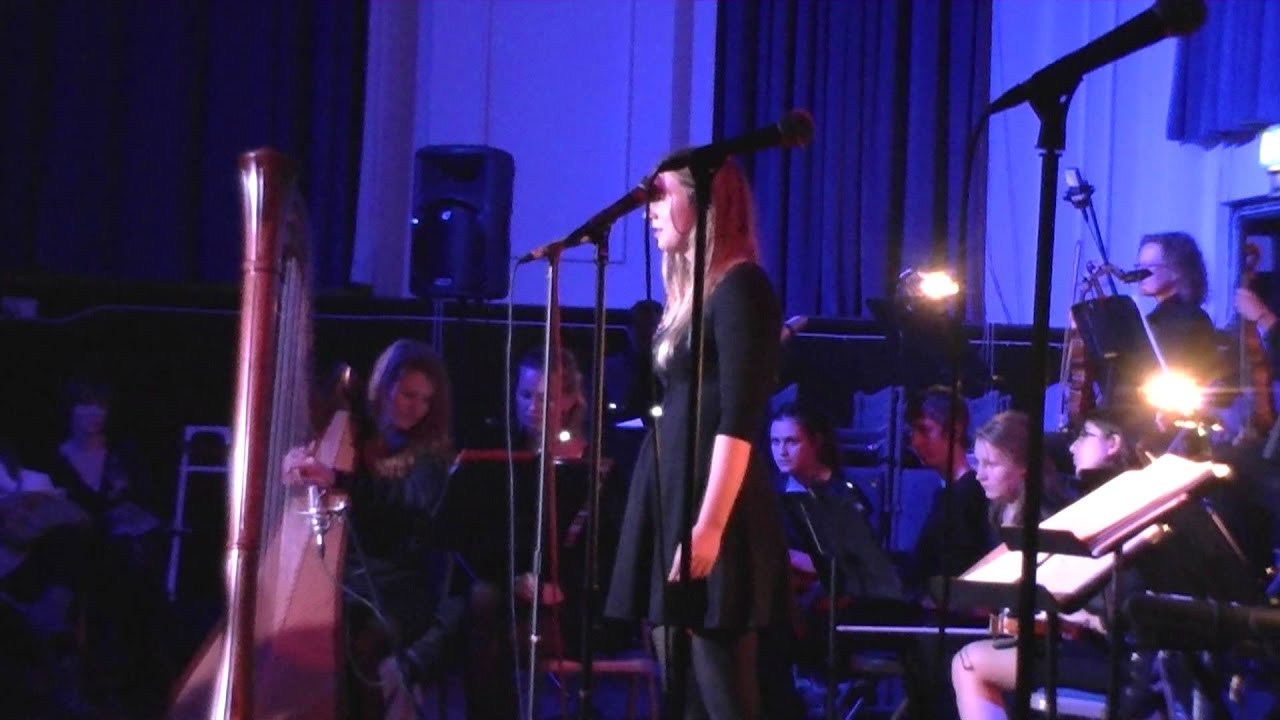 Georgie Blake sings over the rainbow.... - YouTube