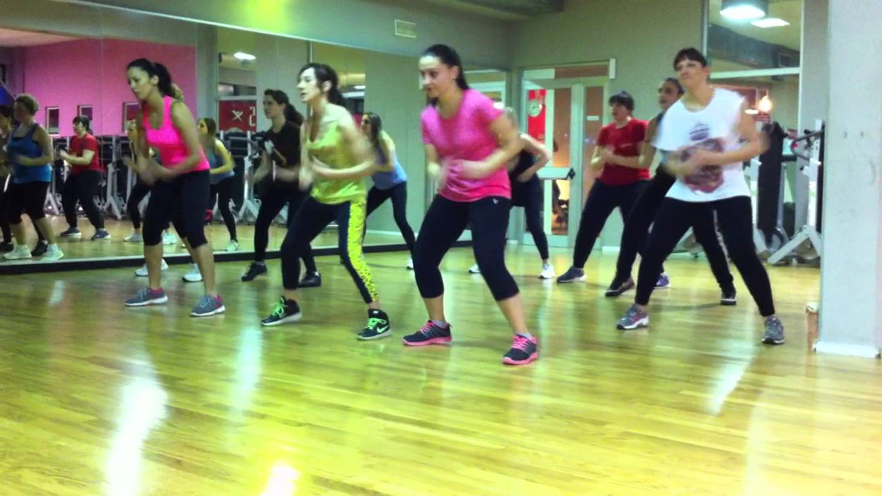 Gruppo Zumba palestra "area fitness" - YouTube