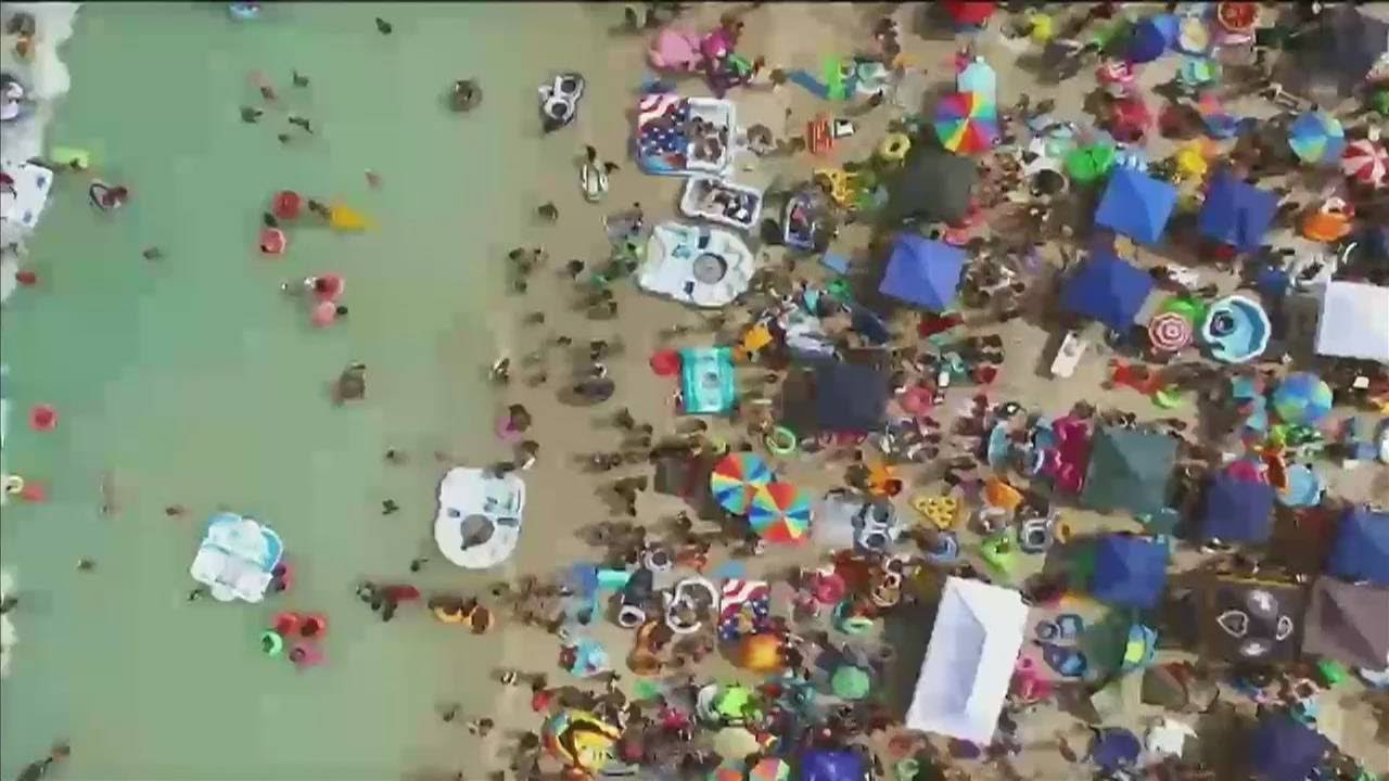 Miami Beach trashed after 'Floatopia' event - YouTube