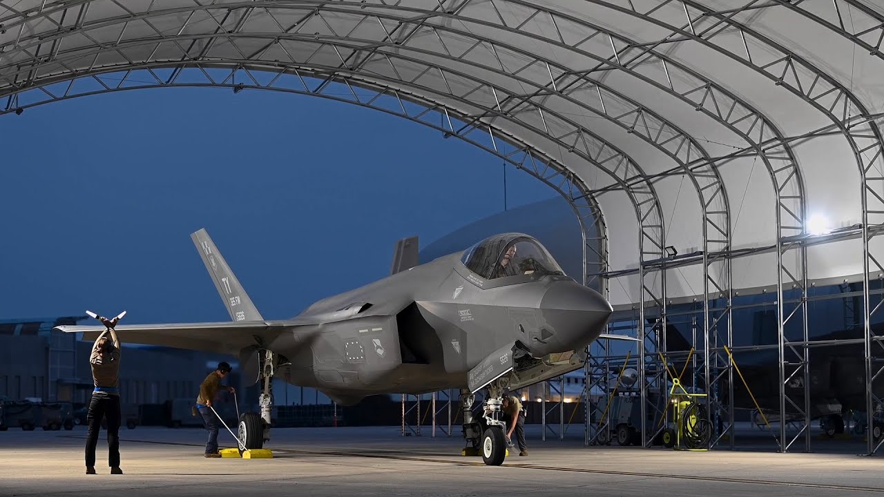 F-35As Night Flight Ops At Tyndall AFB - YouTube