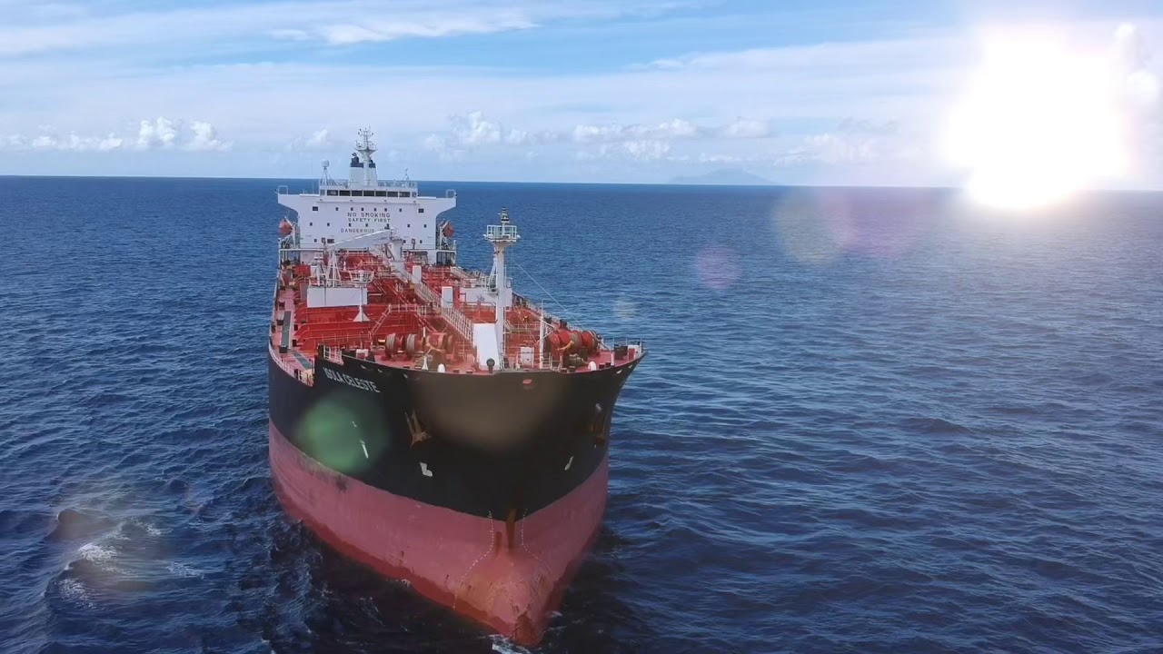 Driving a 180 Metre Long Ship All ALONE!!! - YouTube