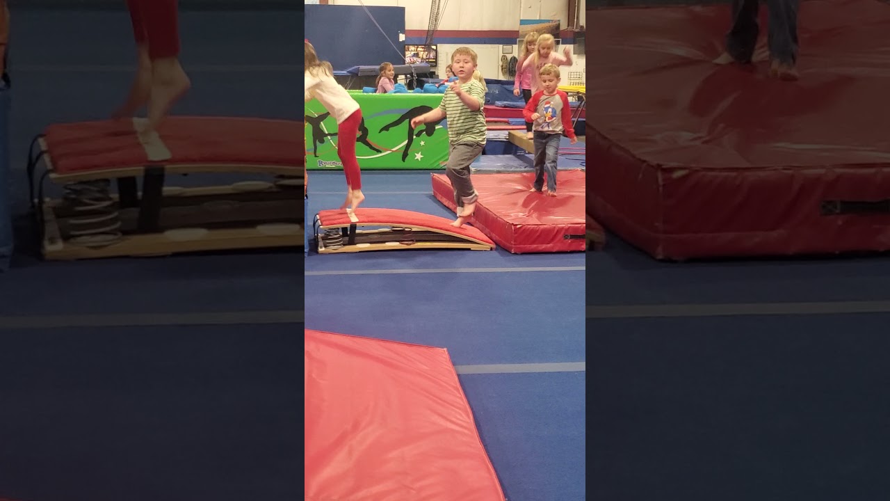 Tumble bees birthday obstacle course! - YouTube