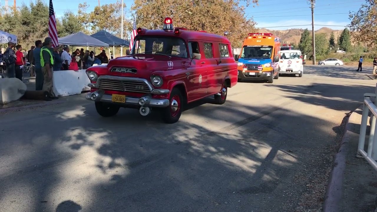 Parade of Classic Emergency Vehicles - YouTube