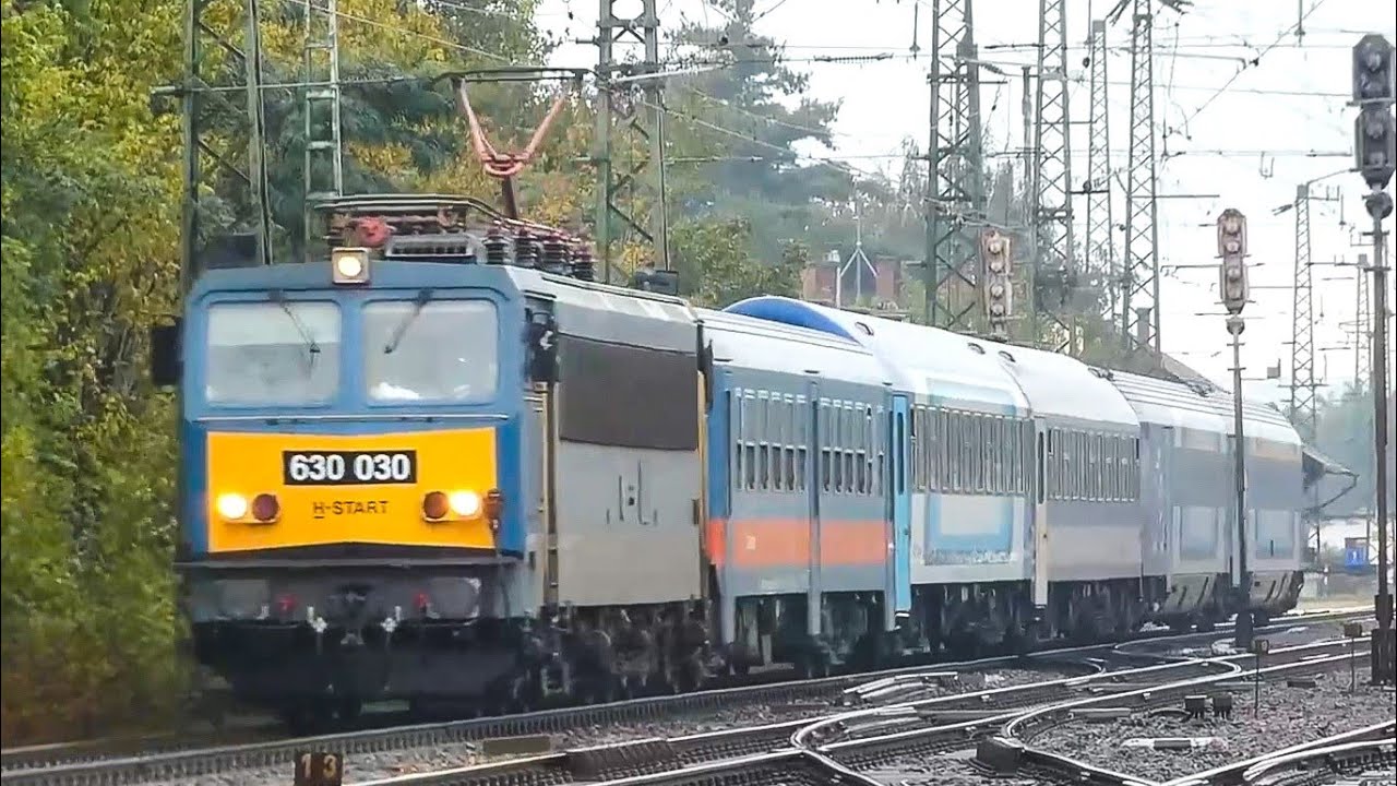 Tokaj InterCity halad át Felsőzsolca vasútállomáson útban Nyíregyháza ...