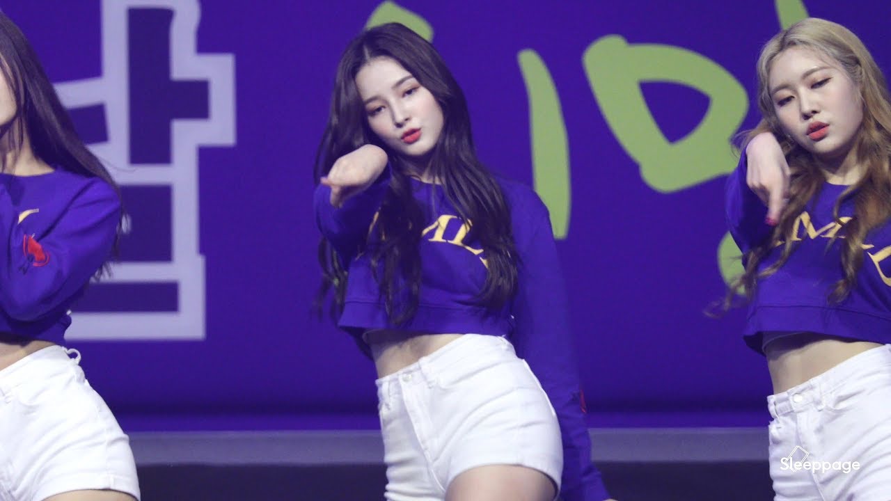 [4K] 181017 모모랜드 MOMOLAND 배앰 BAAM 낸시 NANCY @ 밀양시민의날 By Sleeppage - YouTube