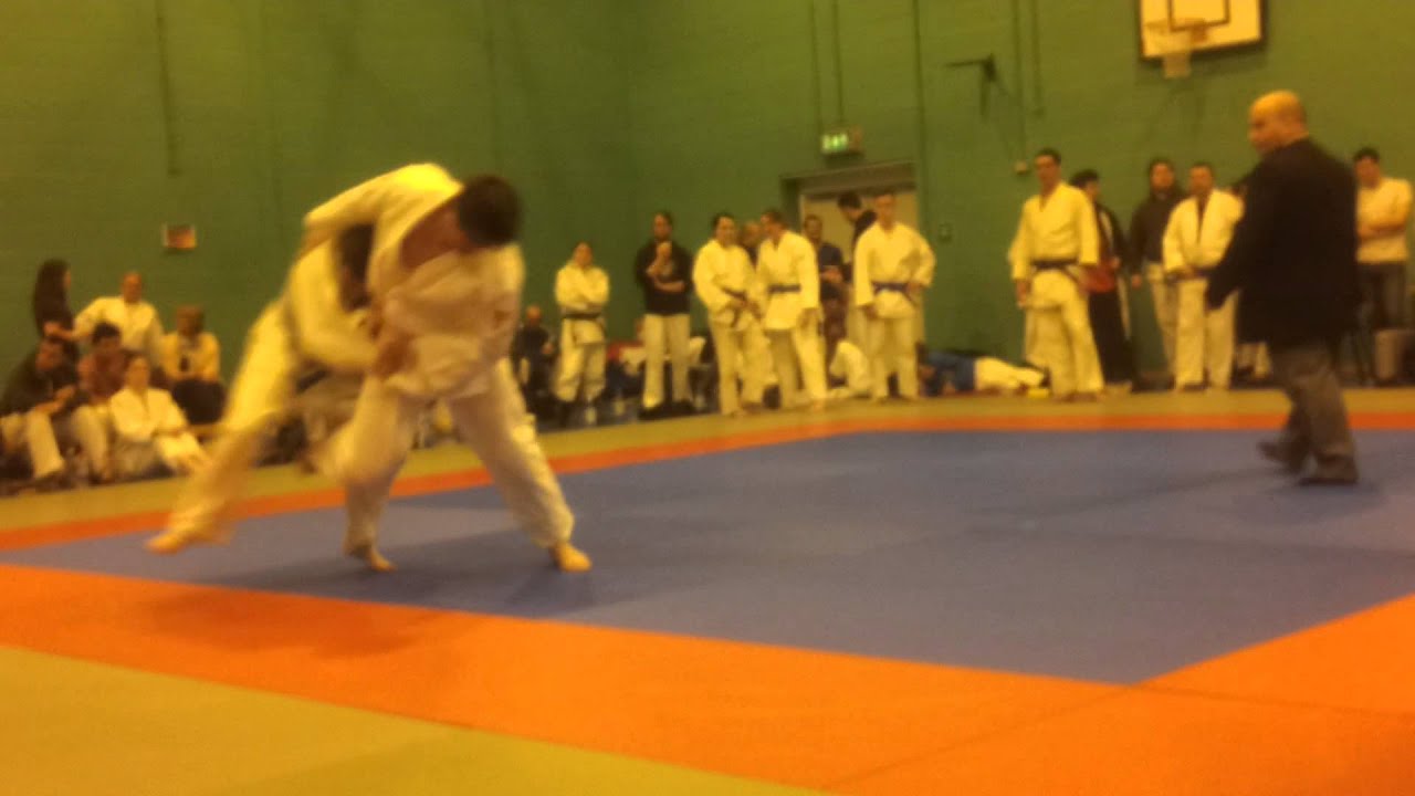 USIST 2013 - Second fight - Warwick B U90 Adam Michaelis - YouTube