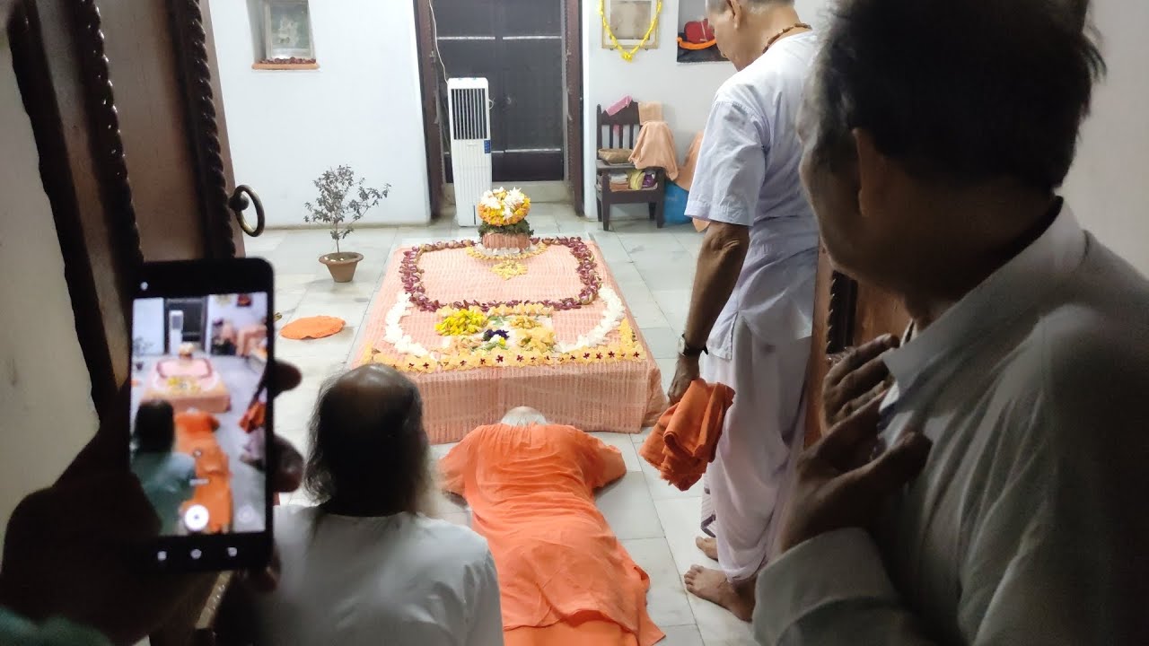 Jaigosai Swami Alokananda Saraswati ji Maharaj dandwat pranam at ...