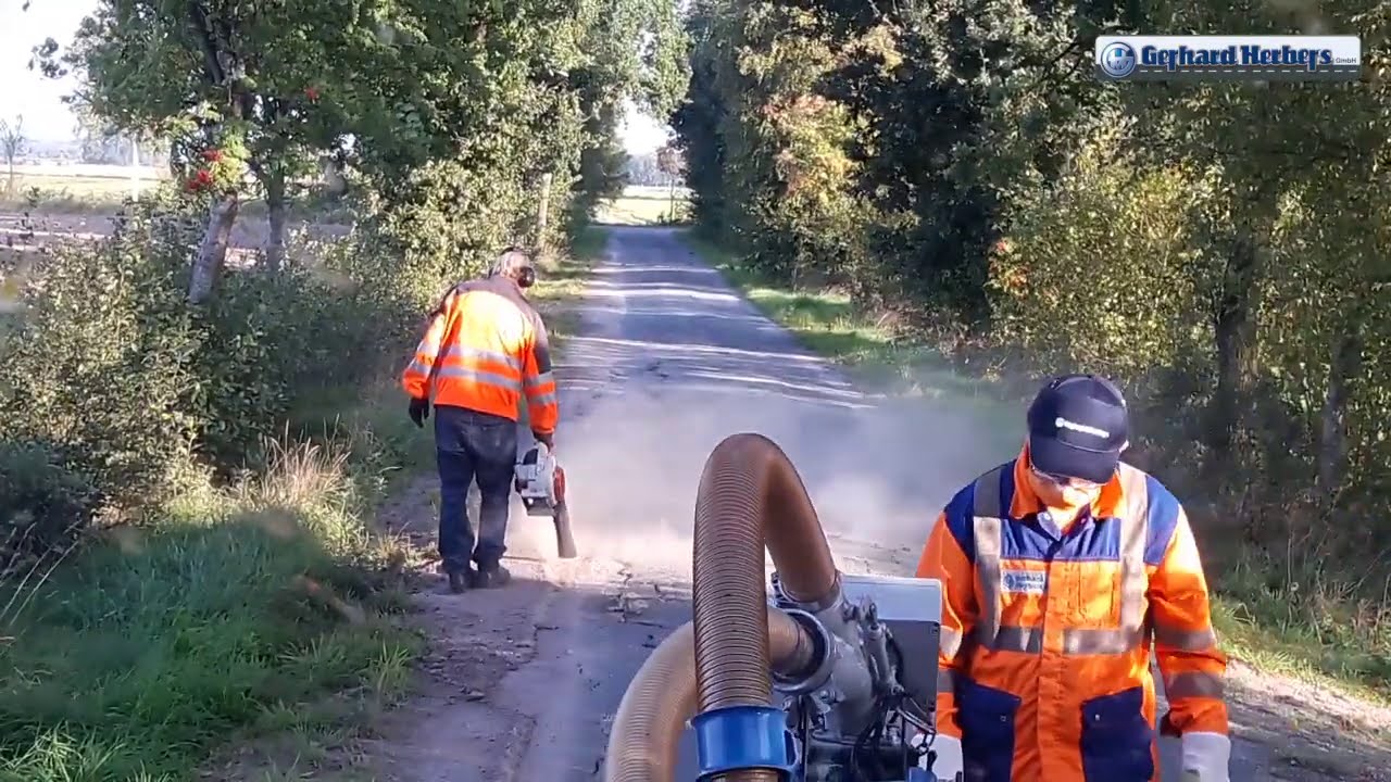 Economical Road Repair: Asphalt directly on the construction site ...