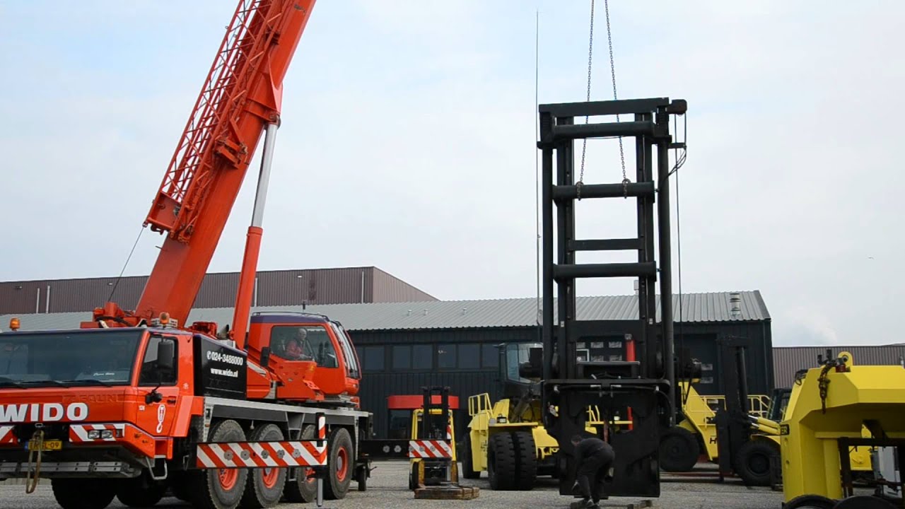 tito.com // Dismantling the mast from an Hyster container handler H44 ...
