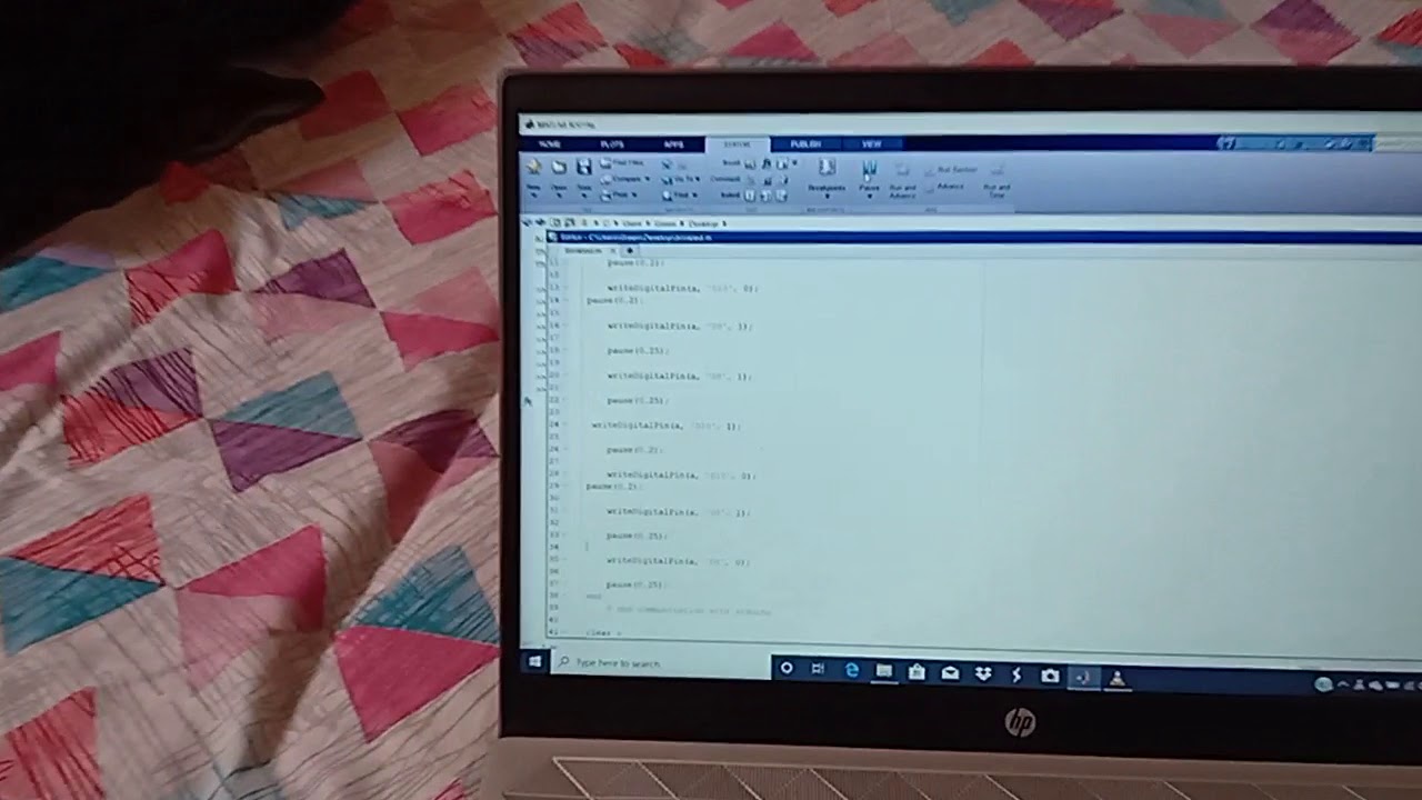 Blinking two led alternatively with matlab - YouTube