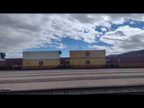 Duo BNSF Trains Meet In Barstow Yard Ca! #bigbossrailfanner - YouTube