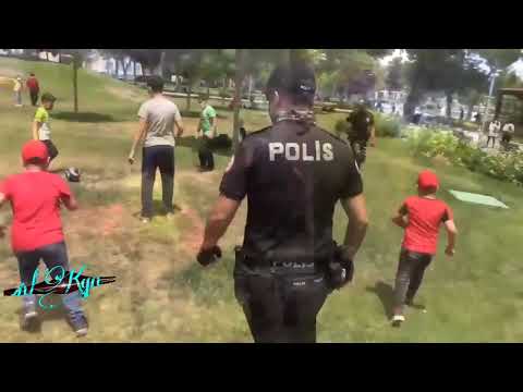 Polis Amca Bizle Top Oynarmısınız Diyen Çocuklarımızı Kırmayıp Onlarla Top Oynayan Polislerimiz👏👏