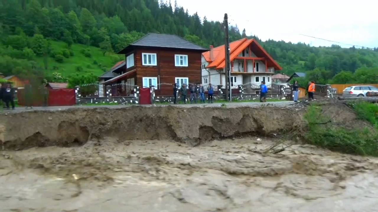 Inundații Damuc - Neamt - YouTube