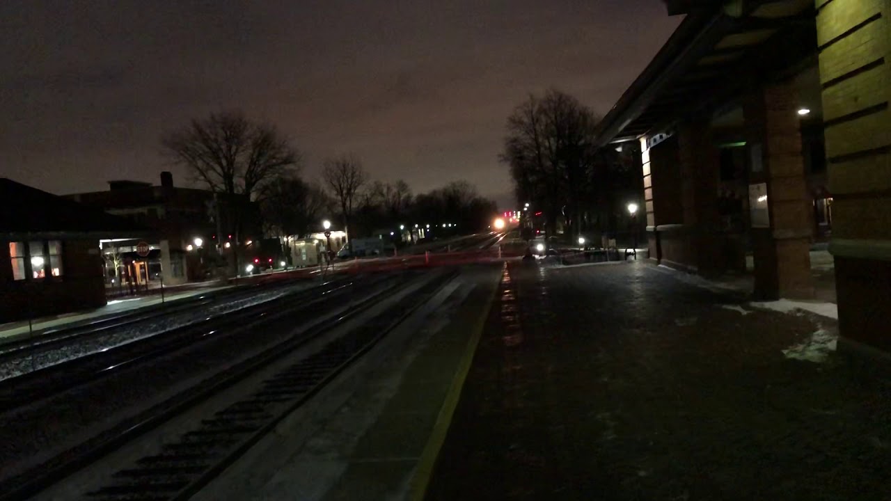 Outbound Metra 185 Express Meets Inbound Metra 192 Express at Riverside ...