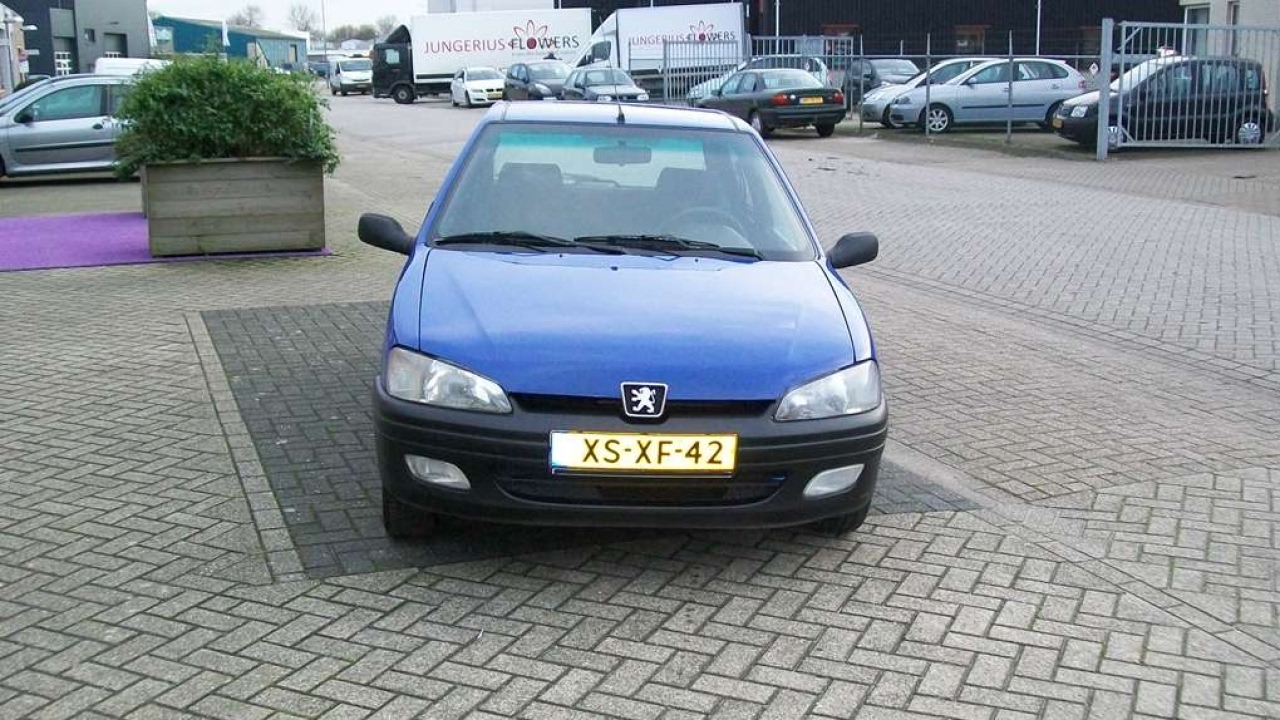 Peugeot 106 1.0 Sketch - YouTube