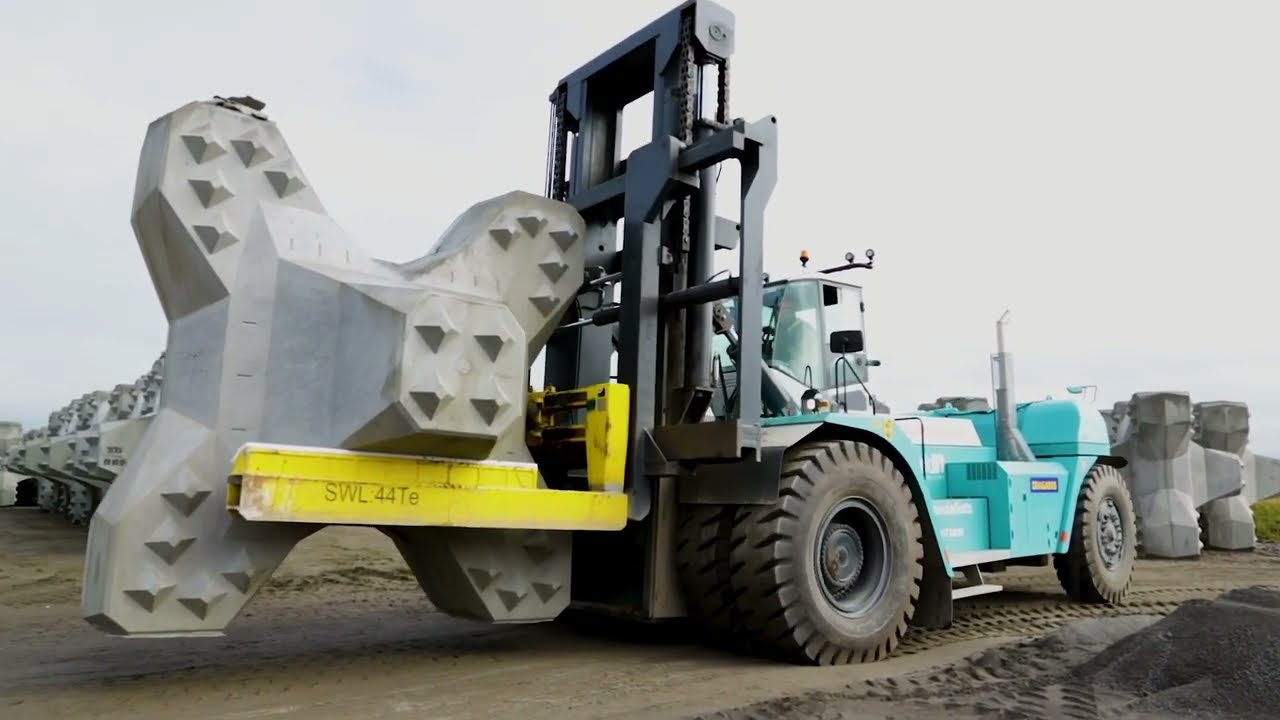 Top 10 Biggest and Most Powerful Forklifts In The World - YouTube