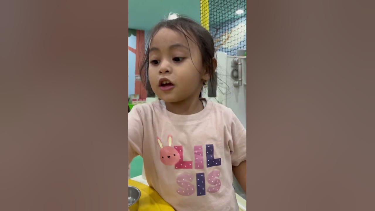 Yasmine Dan Arsyla Bermain Di PlayGround #short #shorts #bermainsambilbelajar #playground - YouTube