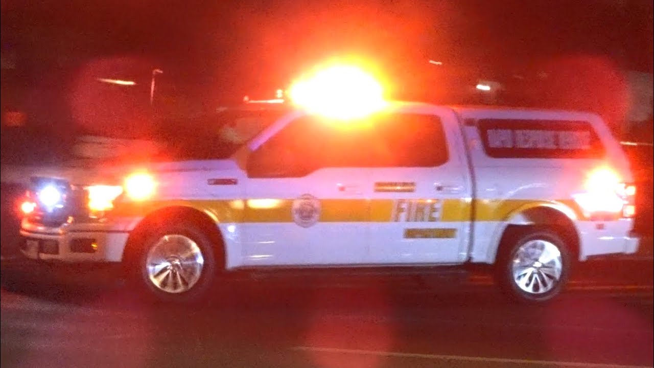 Honolulu Fire Dept. Engine 7 & Battalion 2 (RRV 29) Responding - YouTube