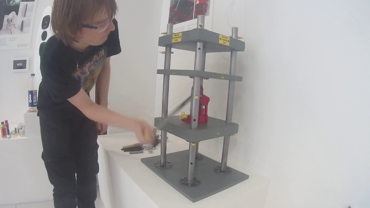 Hydraulic press demo, Uni Project - YouTube