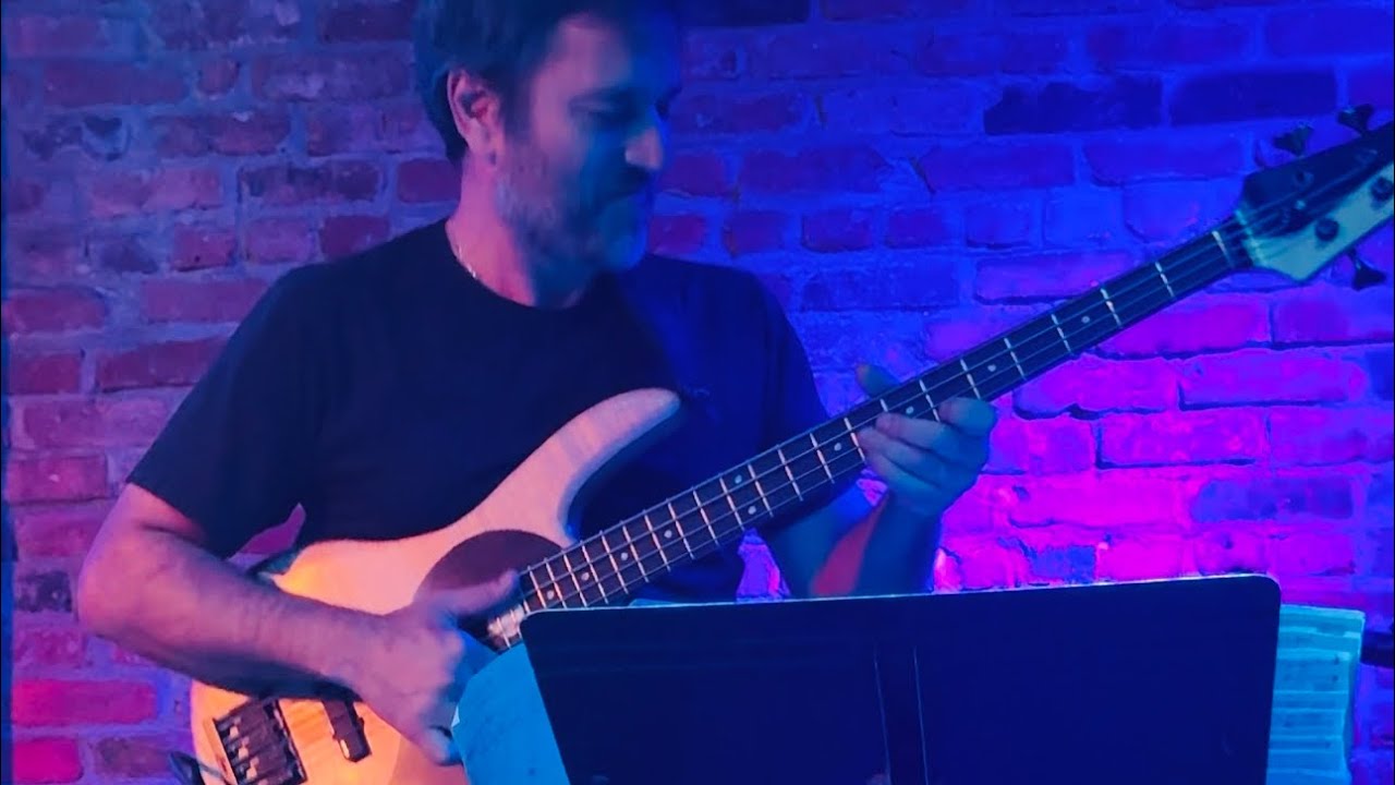 MIKE STERN Band, Edmond Gilmore, bass solo. #thebitterend 10/13/24 ...
