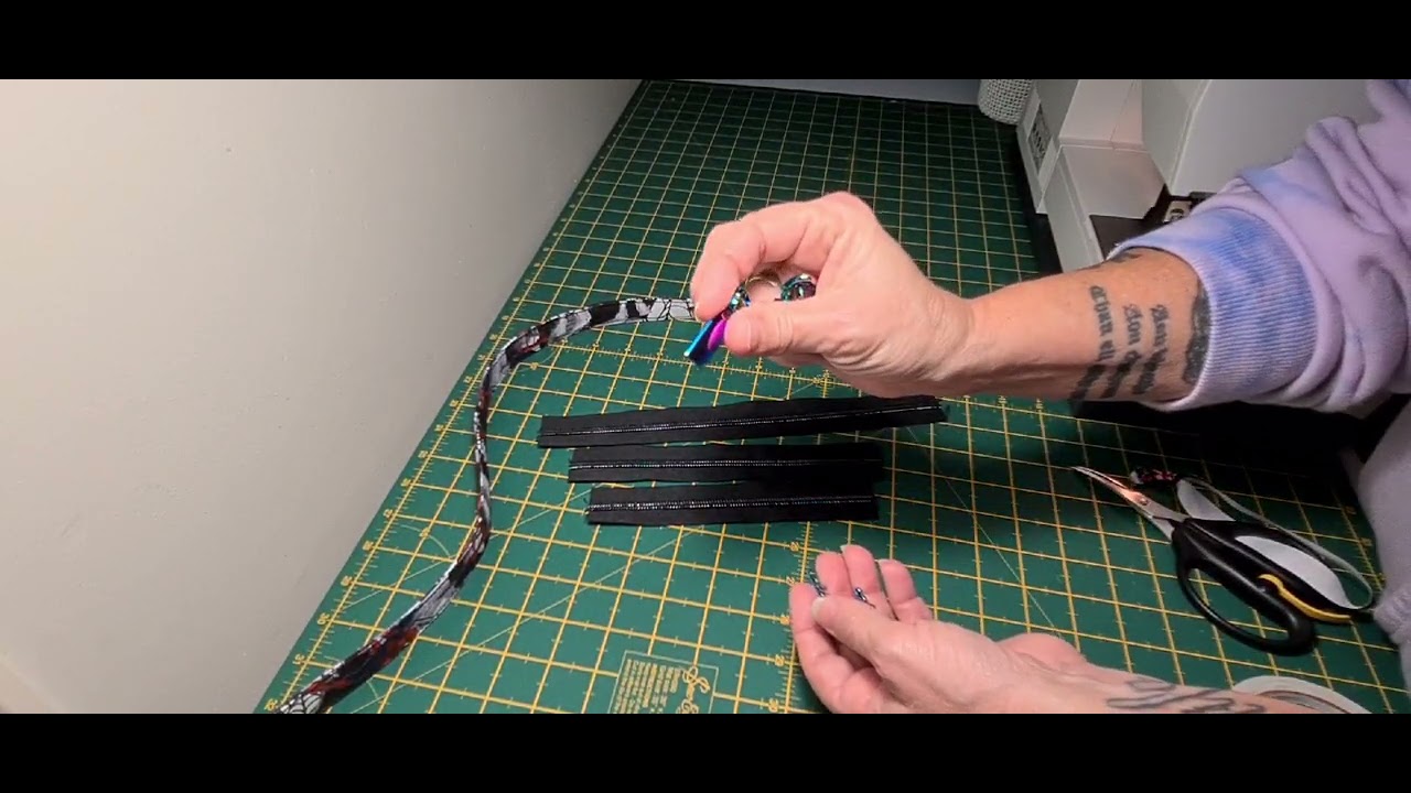 Sunshine crossbody bag FREE pattern by Bagstock. - YouTube