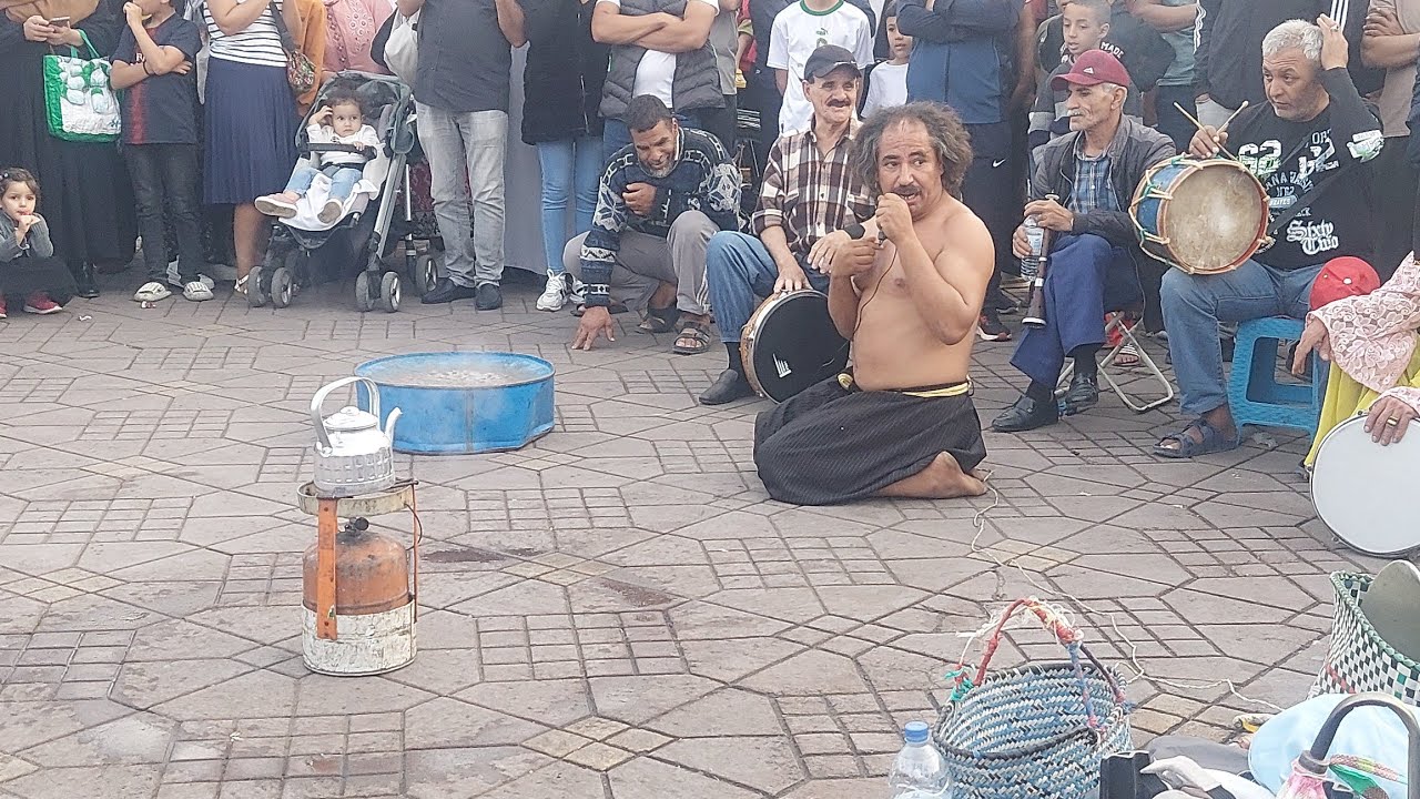 المجدوب المكناسي بساحة جامع الفنا jam3 lafna Marrakech - YouTube