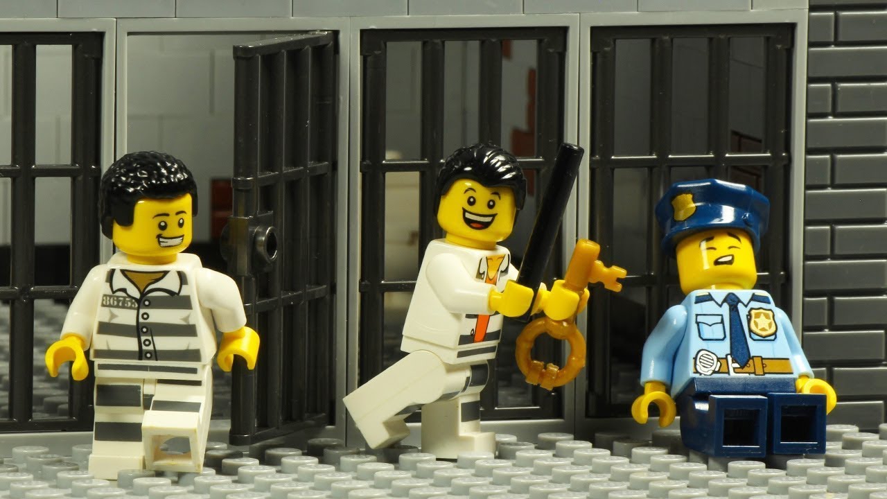 Lego City Police Station Prison Break Tunnel Escape - YouTube