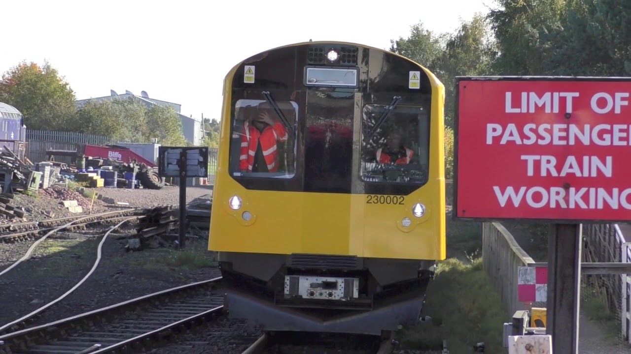 Class 230 Vivarail battery train at Boness - YouTube