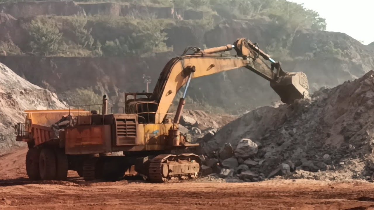 Beml Excavator BE1000 Loading Big Boulder In Dumper ...