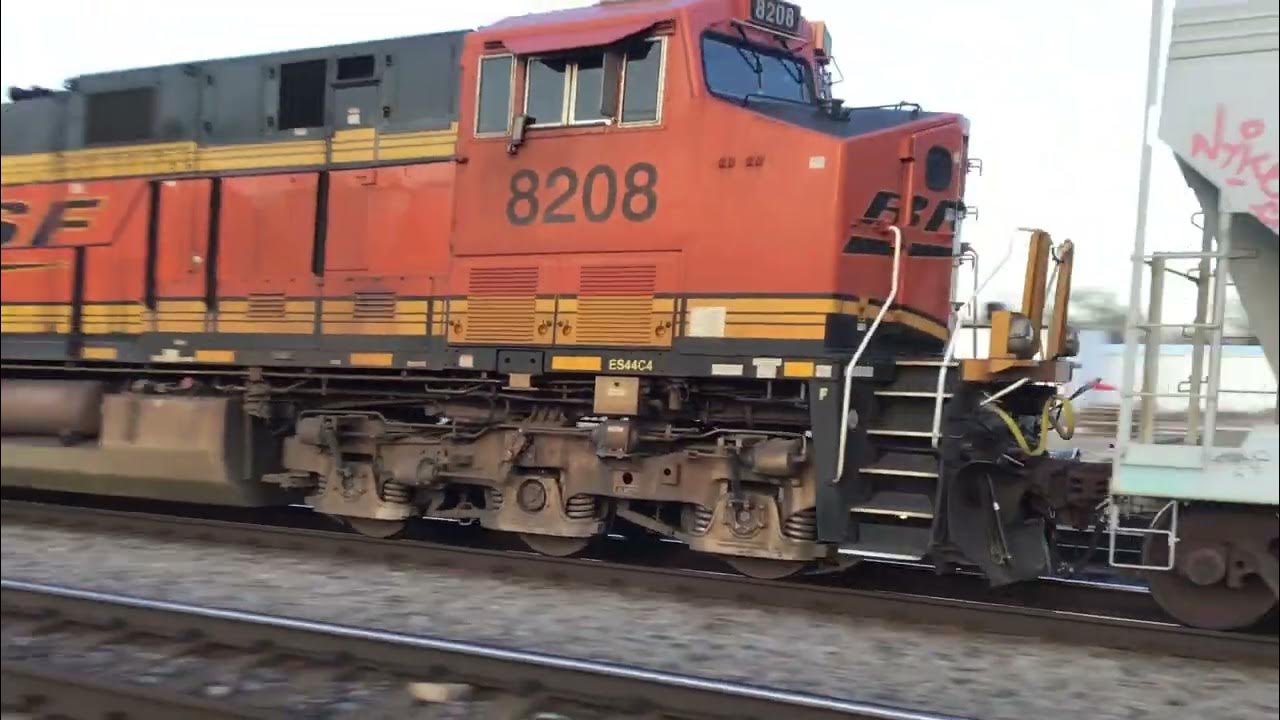 BNSF Chillicothe sub Streator, IL 03/29/23 W GP60 led L-CHI105 - YouTube