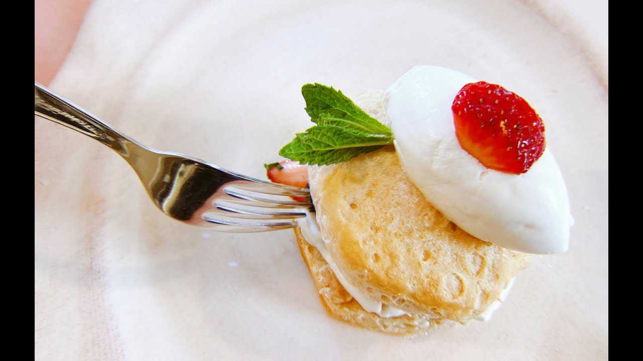 Strawberry Shortcut Cake - YouTube