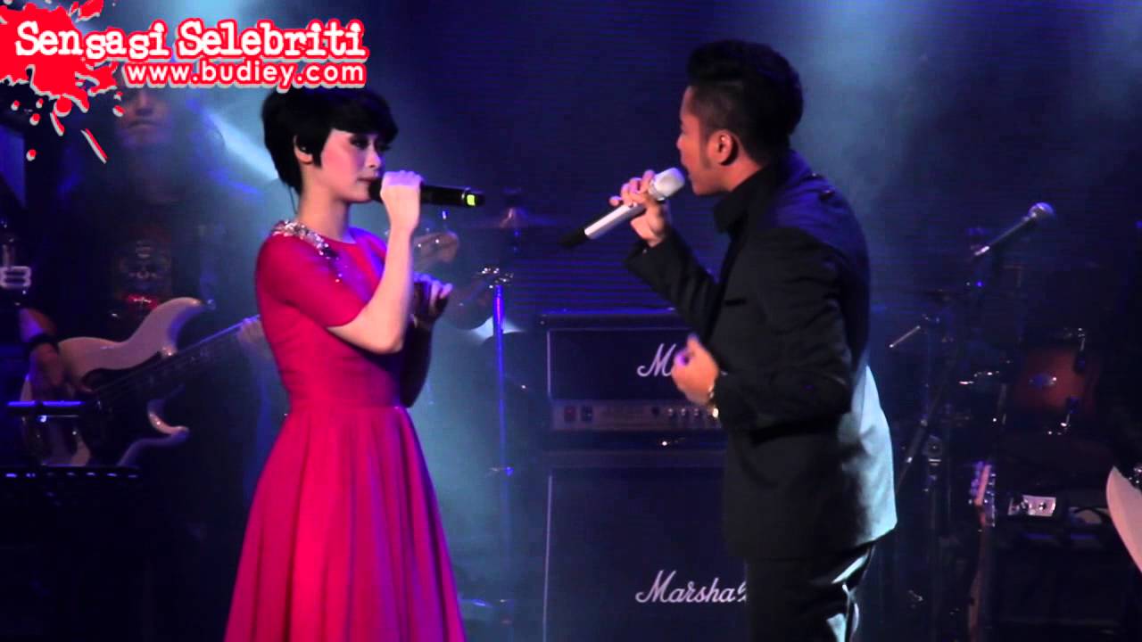 Ombak Rindu - Adira & Hafiz #konsertdestini - YouTube