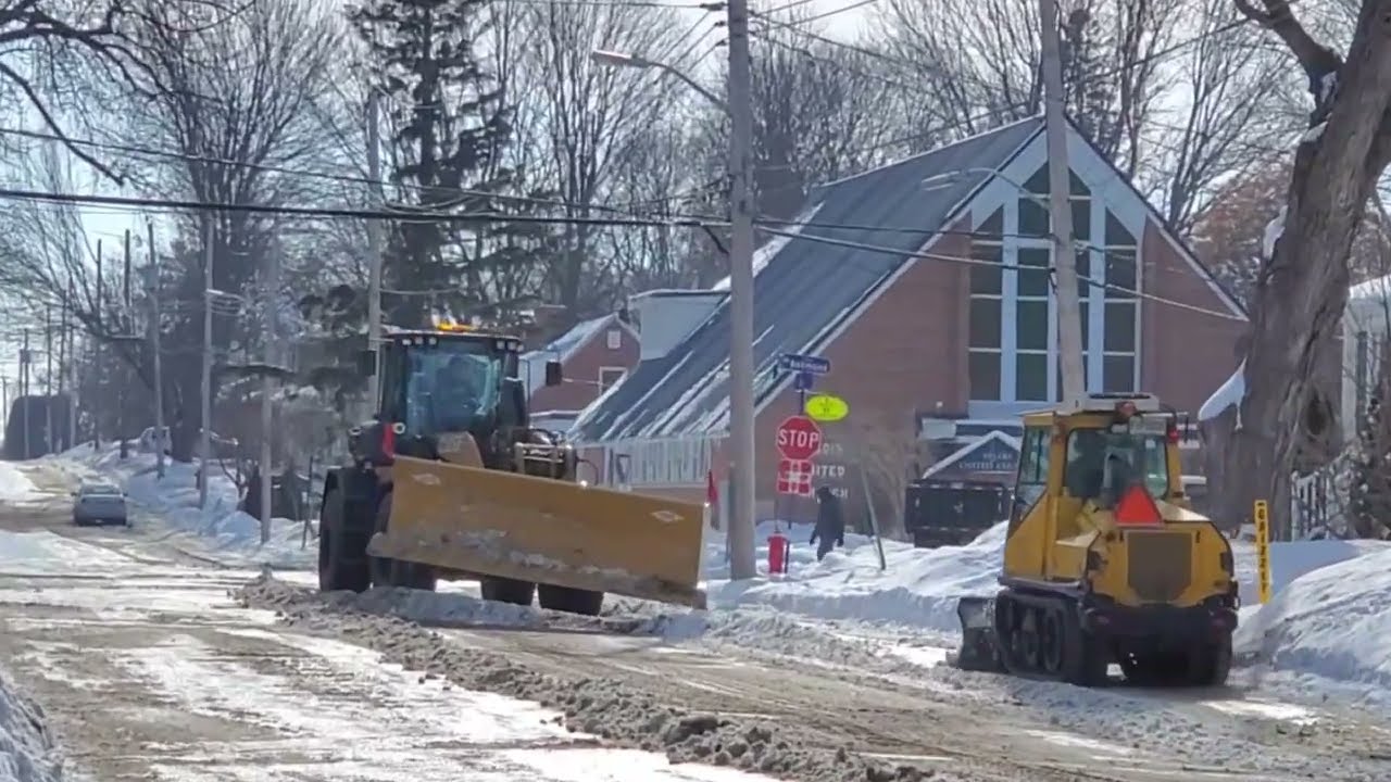 Snow Removal Op. - Case 721G (X2) - New Larue D50 - Prinoth SW4S - YouTube