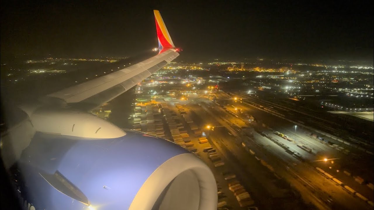 Southwest Boeing 737-700 Night Landing Chicago Midway Intl. (KMDW ...