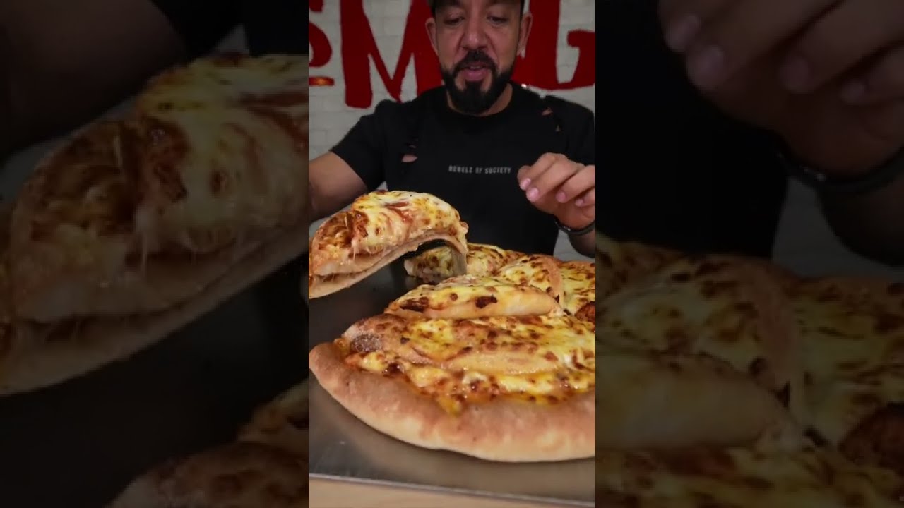 بيتزا صغير وسط و كبير فوق بعض 🍕Triple Layered Pizza - YouTube