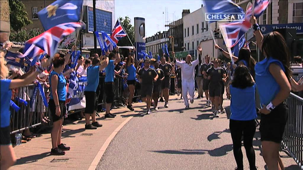 Chelsea FC - The Olympic torch visits Stamford Bridge - YouTube