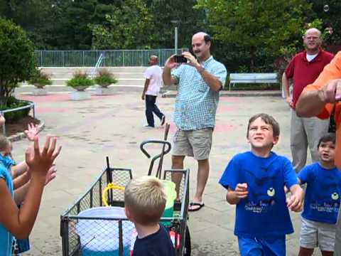 GA Bubbleman at Dinosaur Birthday Bash 2010 - YouTube