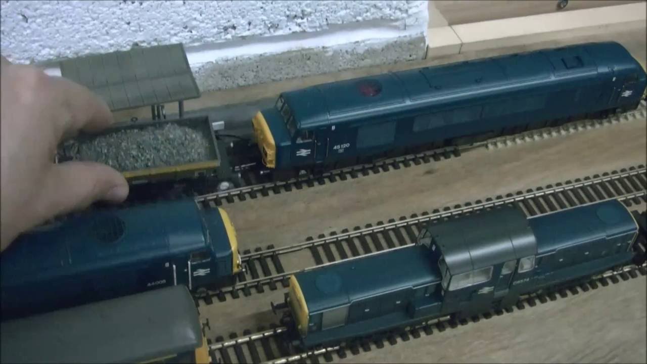 Dunge Wood model railway Helix with Bachmann class 55 Deltic & 44 Peak ...