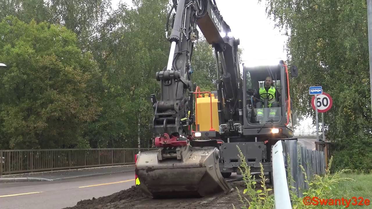 4K| Volvo EWR150E Wheel Excavator Spreading Topsoil - YouTube