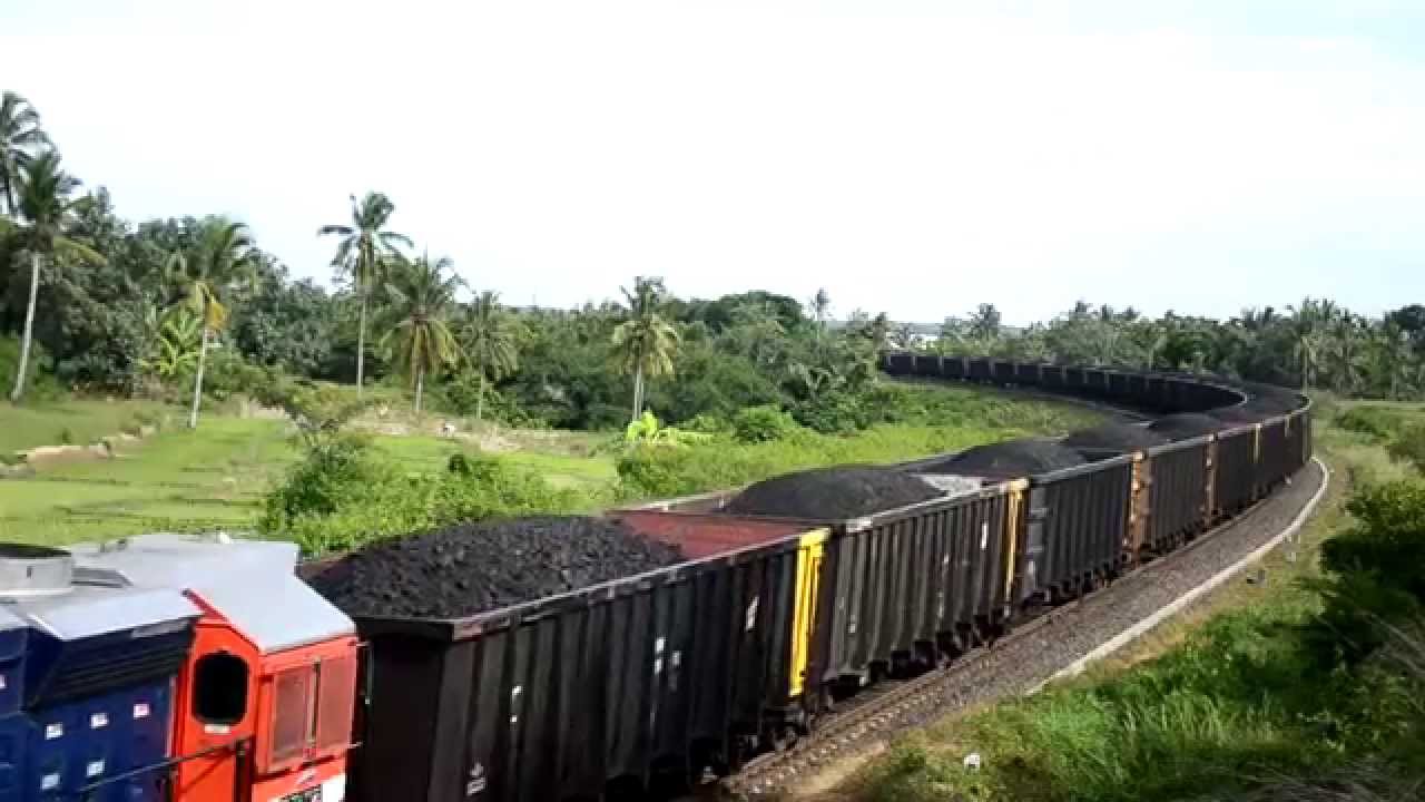 Kereta Api Batu Bara Rangkaian Panjang (BaBaRanJang) - YouTube