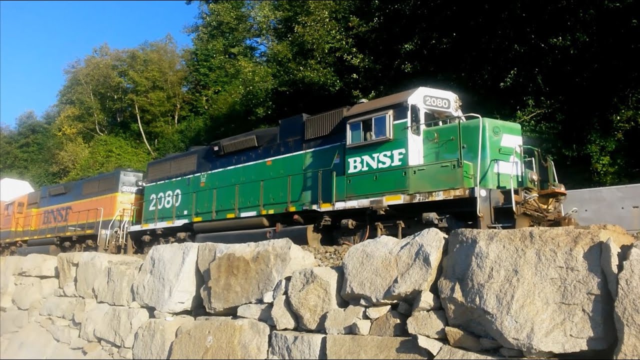 Old School BNSF Locomotive - YouTube